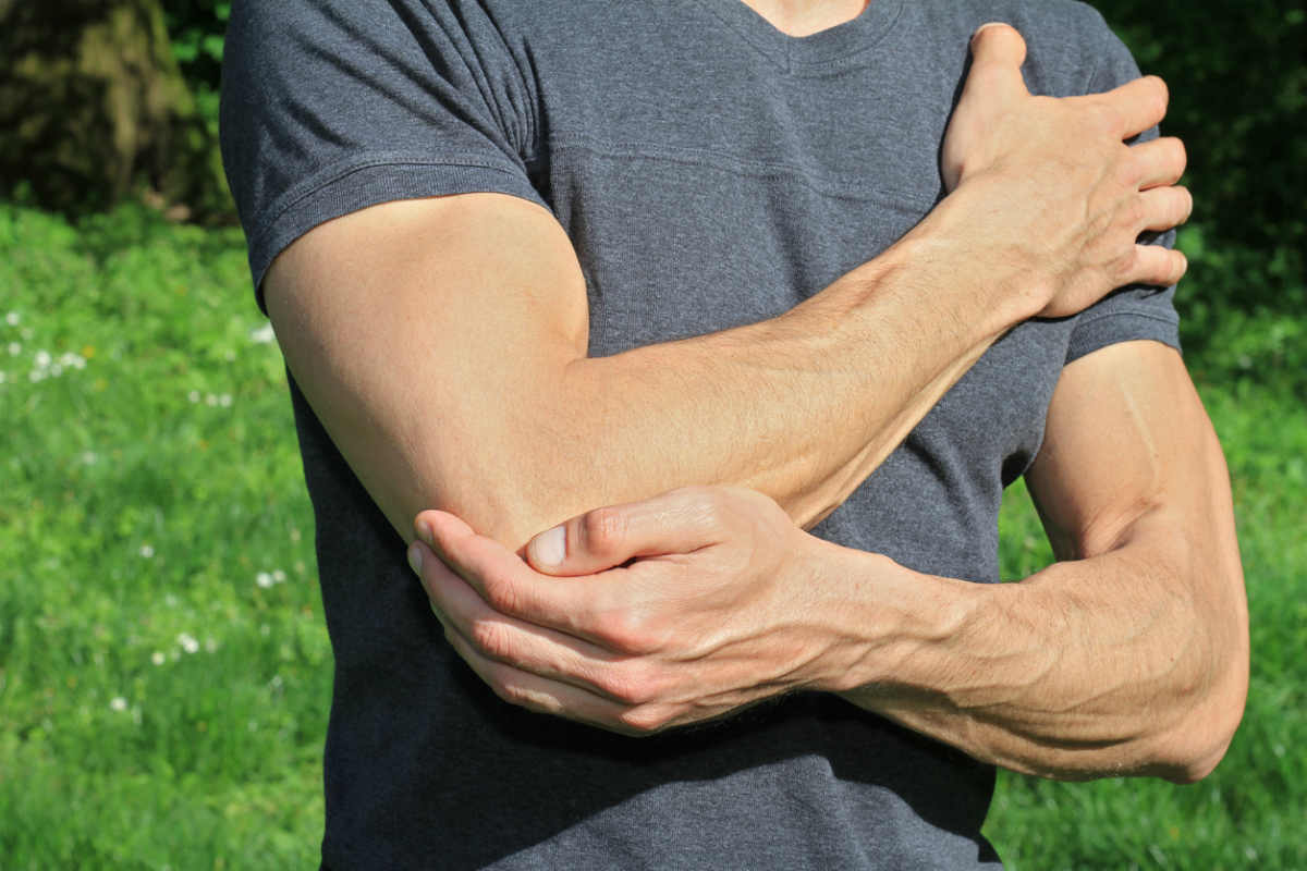 Elbow Dislocation Causes, Symptoms, and Treatment - Sports Medicine ...